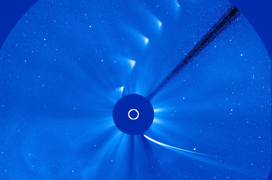 Tähdet ja avaruus: Komeetta ISONin ydin kärsi pahoin Auringon ohituksessa